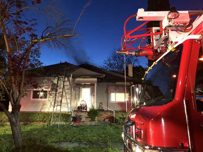 Fire damages Colonial Heights home
