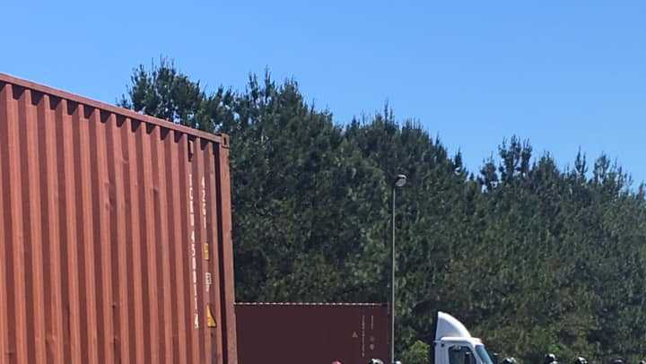 Portion of Jimmy DeLoach Parkway shut down after tractor trailer crash