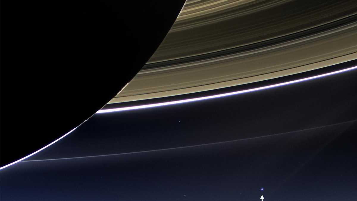 25 of the most incredible images from the Cassini Spacecraft