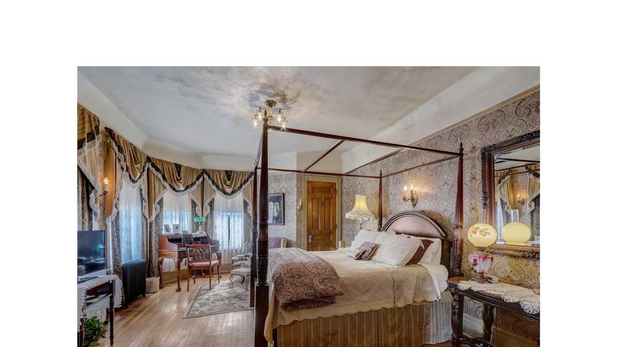 Photos: Schuster Mansion in Milwaukee