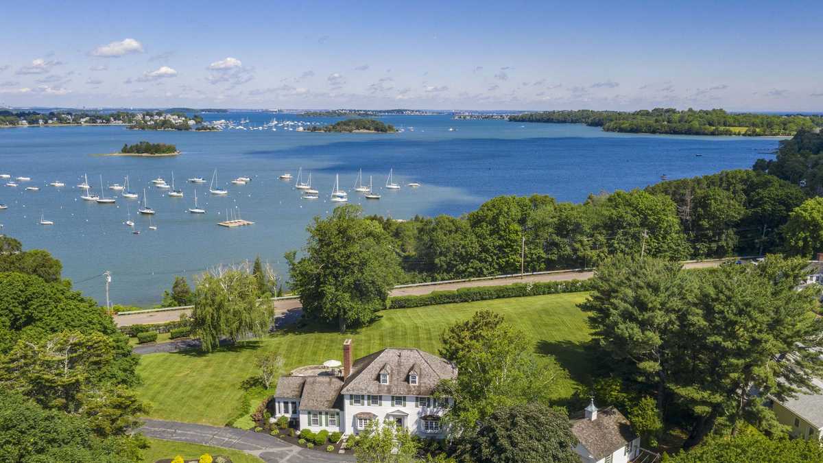 Timeless colonial that overlooks Hingham Harbor on market for $2.38M