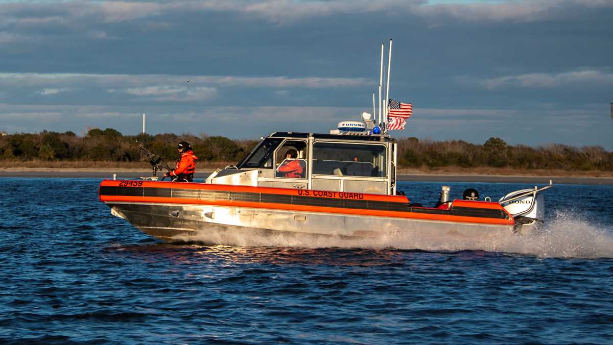 Georgia: US Coast Guard crew rescues missing kayaker