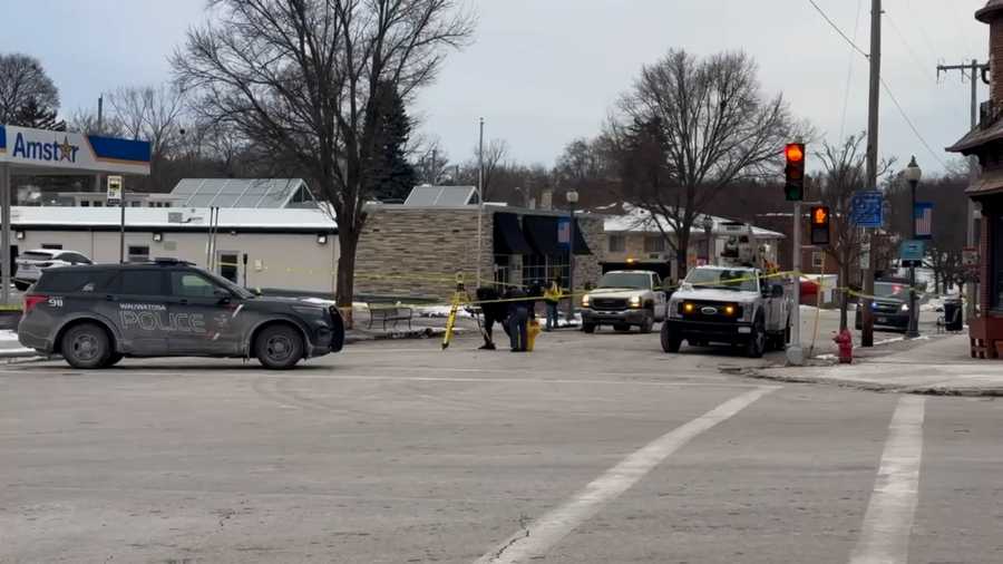 71-year-old Milwaukee man runs red light, dies in Saturday crash