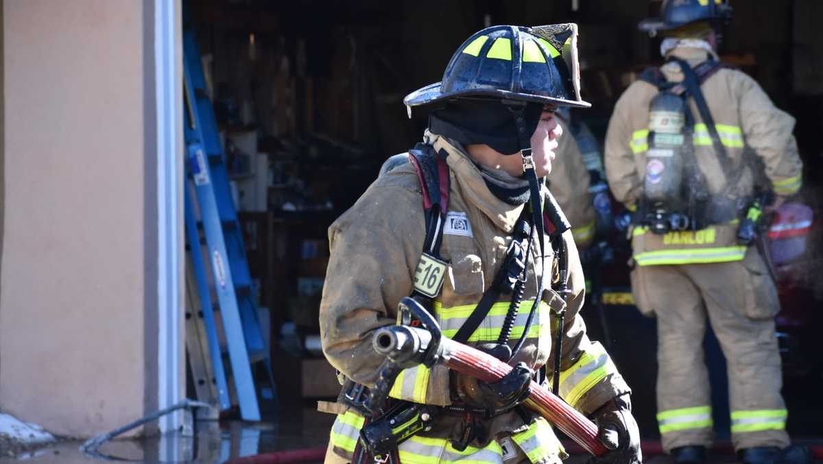 2 occupants displaced after structure fire in northeast Albuquerque
