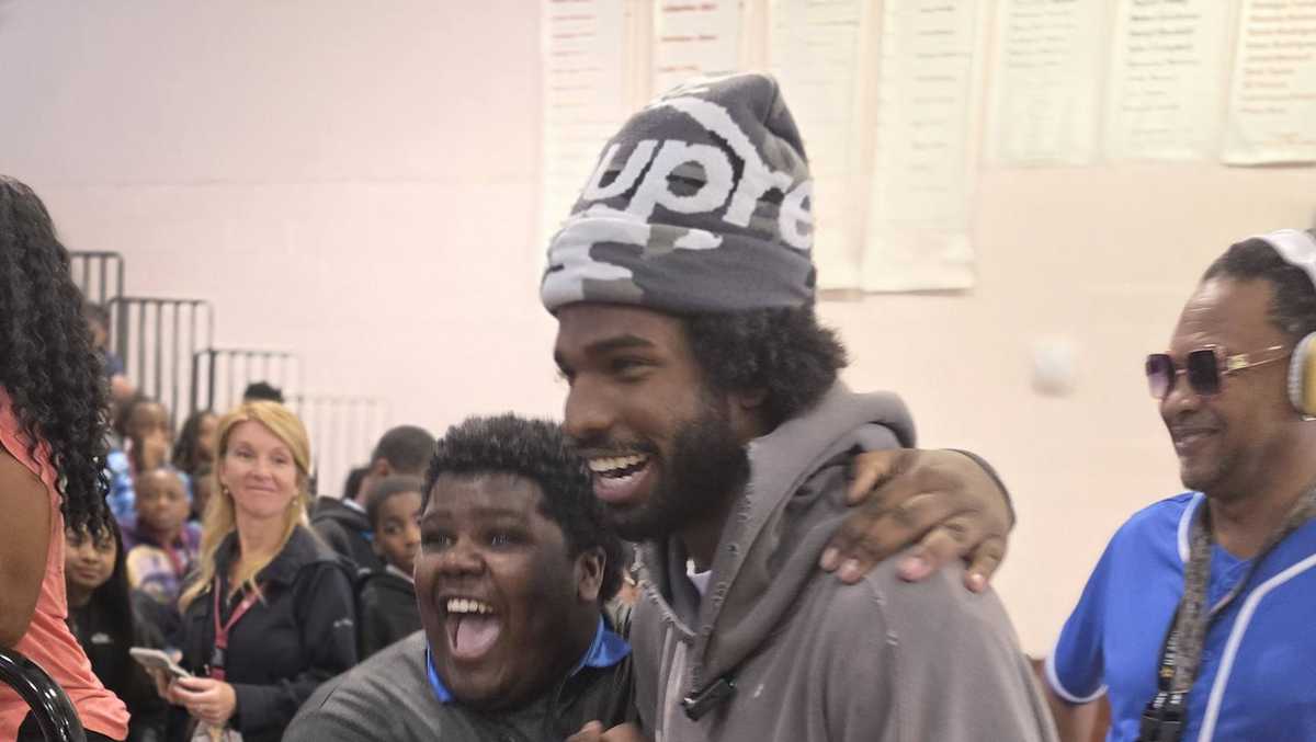 Cleveland Browns QB Shedeur Sanders visits Florida school