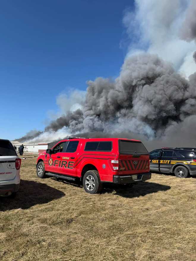 Fire at Ohio farm leaves around 6,000 hogs dead, smoke visible for miles