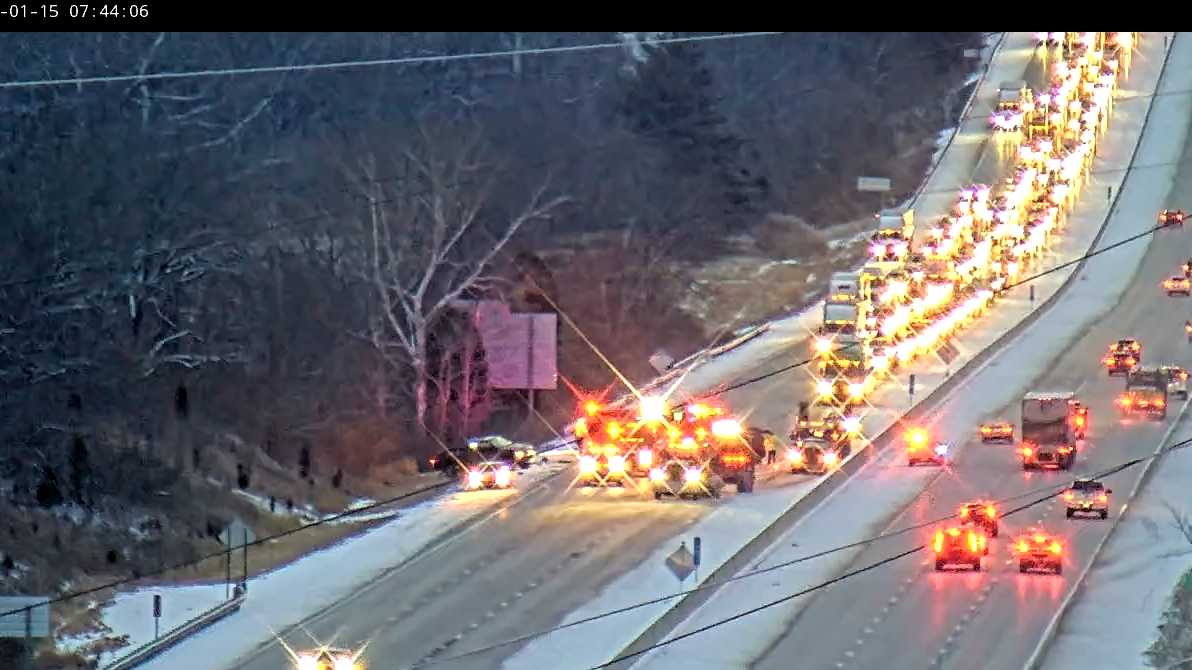 Westbound lanes of I-64 re-open following crash near Gene Snyder