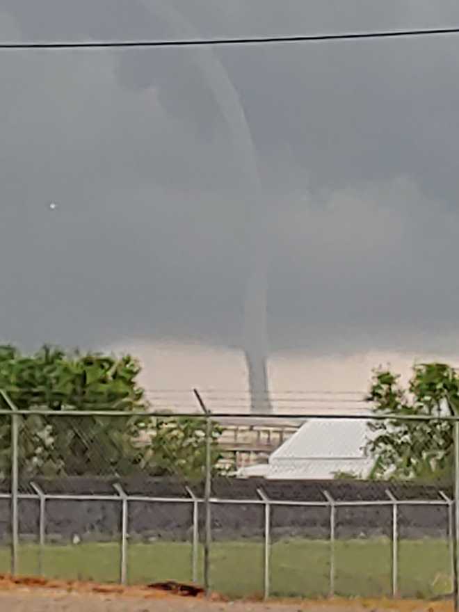 Incredible video captures waterspout over lake in New Orleans