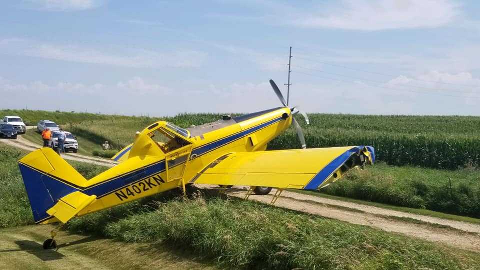 Airplane makes emergency landing in Iowa driveway