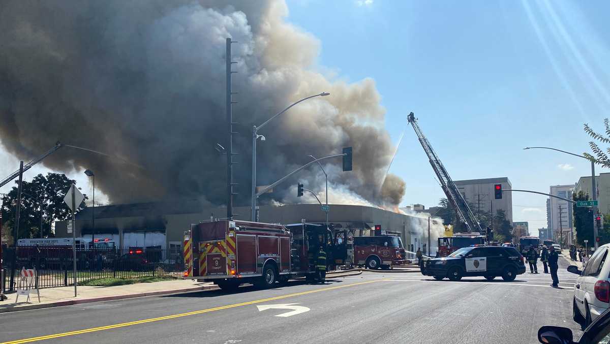 Fire burns at auto shop in downtown Stockton