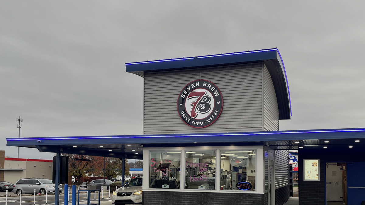 Viral drive-thru coffee shop 7 Brew is opens location in Cincinnati