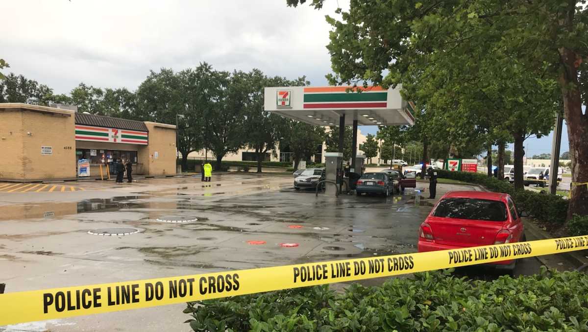 Innocent bystander injured during shootout robbed escaping scene ...
