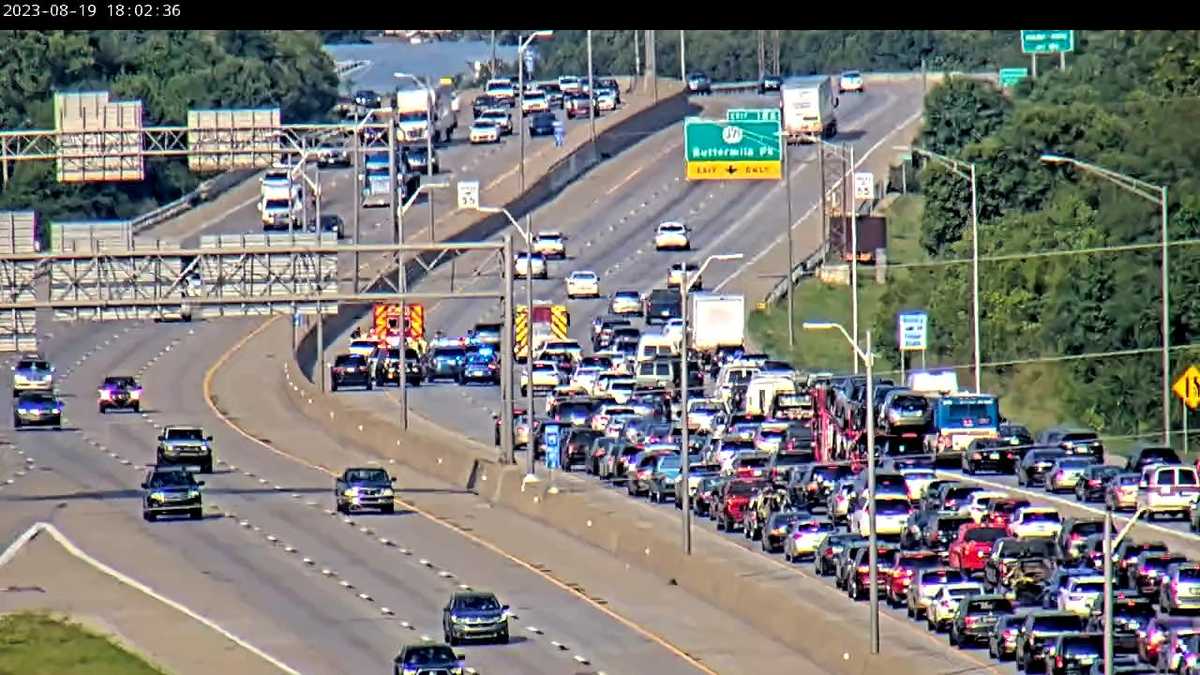 Report of crash on I-75N near Dixie Highway exit in Fort Mitchell