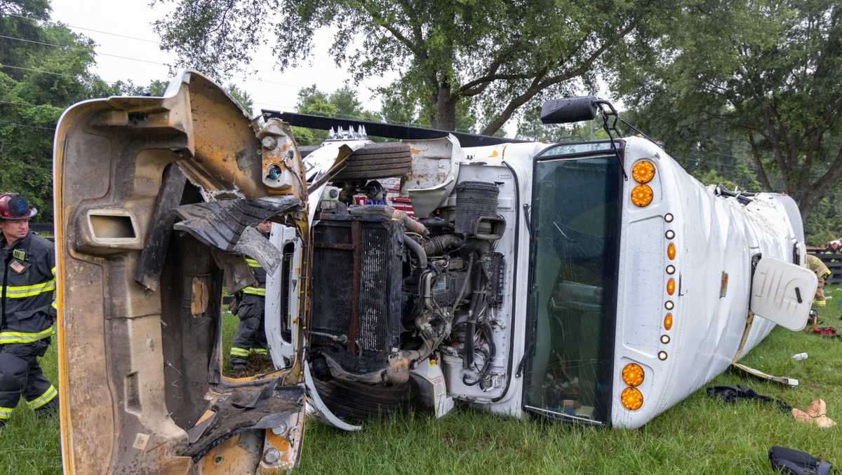 Florida bus crash kills 8: What we know