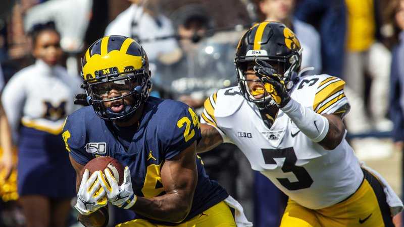 No. 19 Michigan leans on defense to beat No. 14 Iowa 10-3