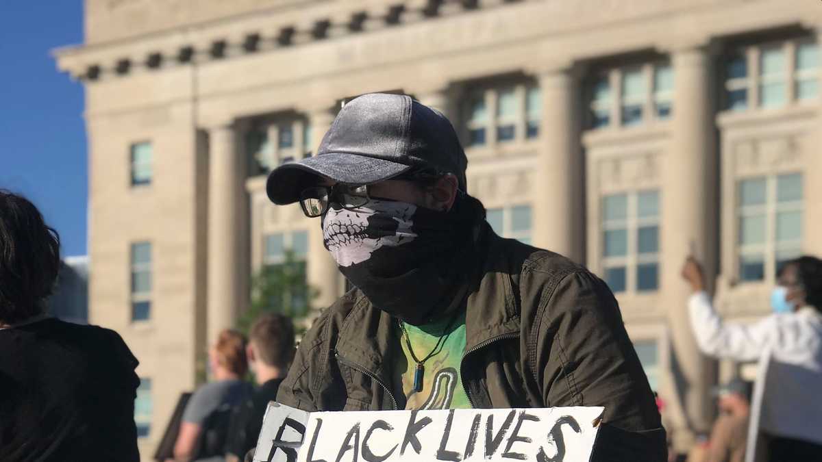 PHOTOS: A look at last night's peaceful rally turned violent protest in ...