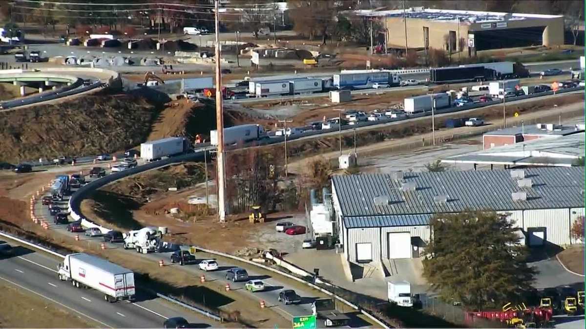 Wreck on I-85 cleared, traffic remains heavy in area