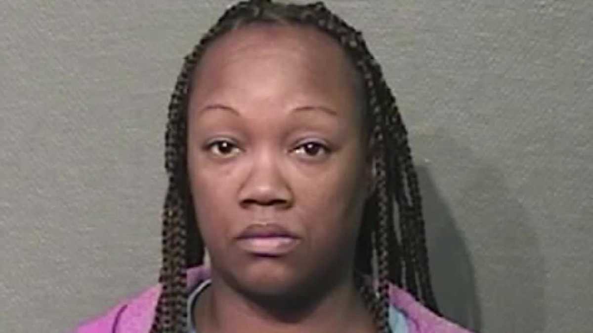911 operator accused of hanging up on thousands of calls