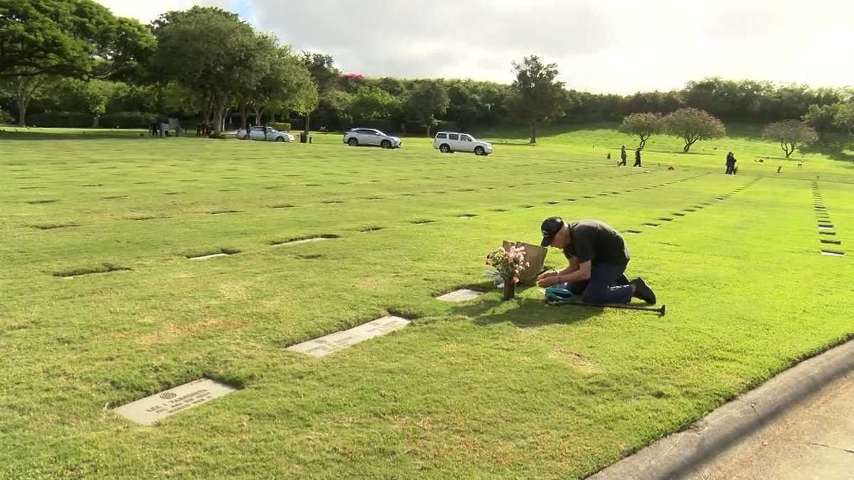 ‘I'll keep going as long as I can go’: 93-year-old man visits wife’s ...
