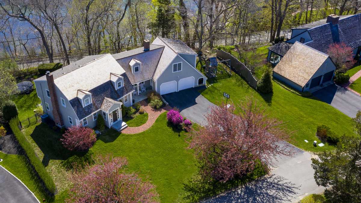 $1.85M Cohasset home has commanding views of ocean