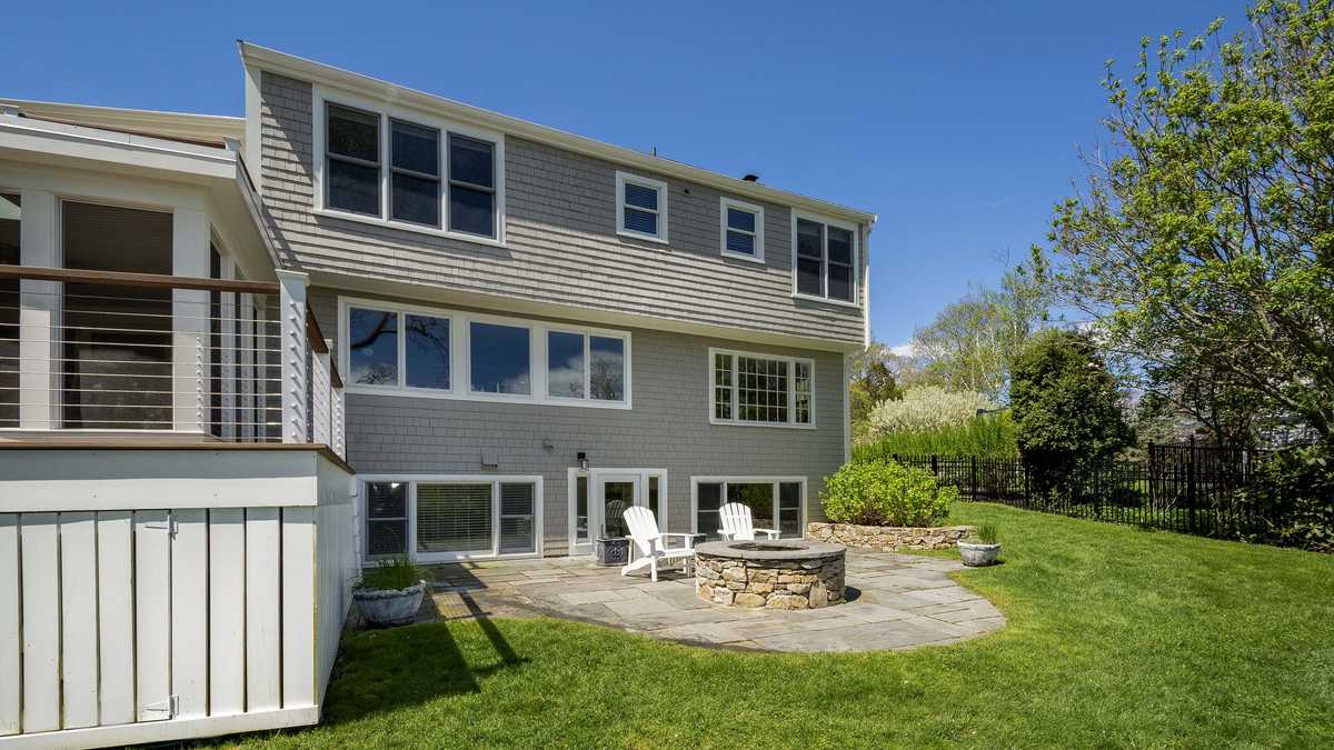 $1.85M Cohasset home has commanding views of ocean