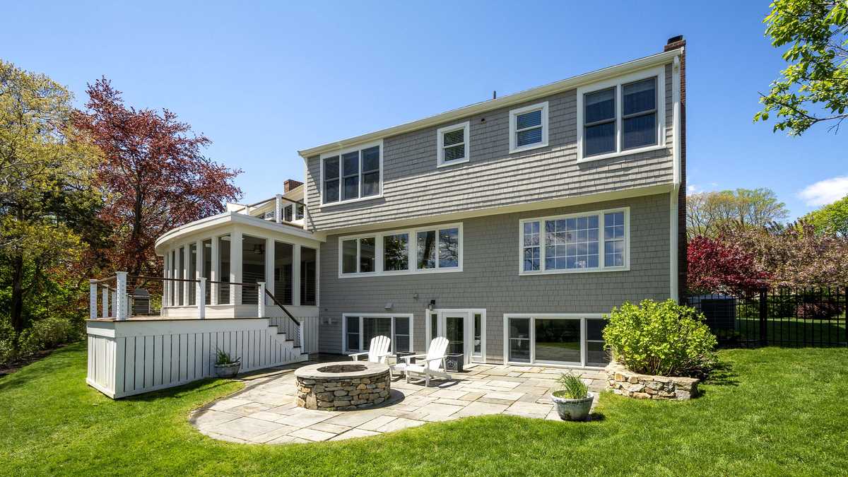 $1.85M Cohasset home has commanding views of ocean