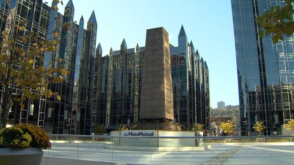 Installation of ice rink at PPG Place begins