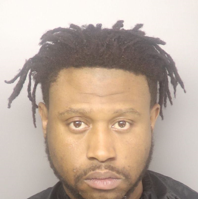 South Carolina: Man with gun forces himself into 2 apartments