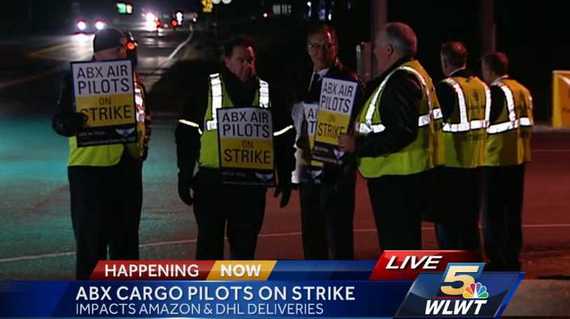 Federal judge orders striking pilots to get back to work
