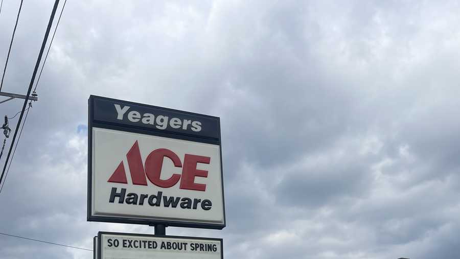 Arkansas town's businesses trade barbs in "sign wars"