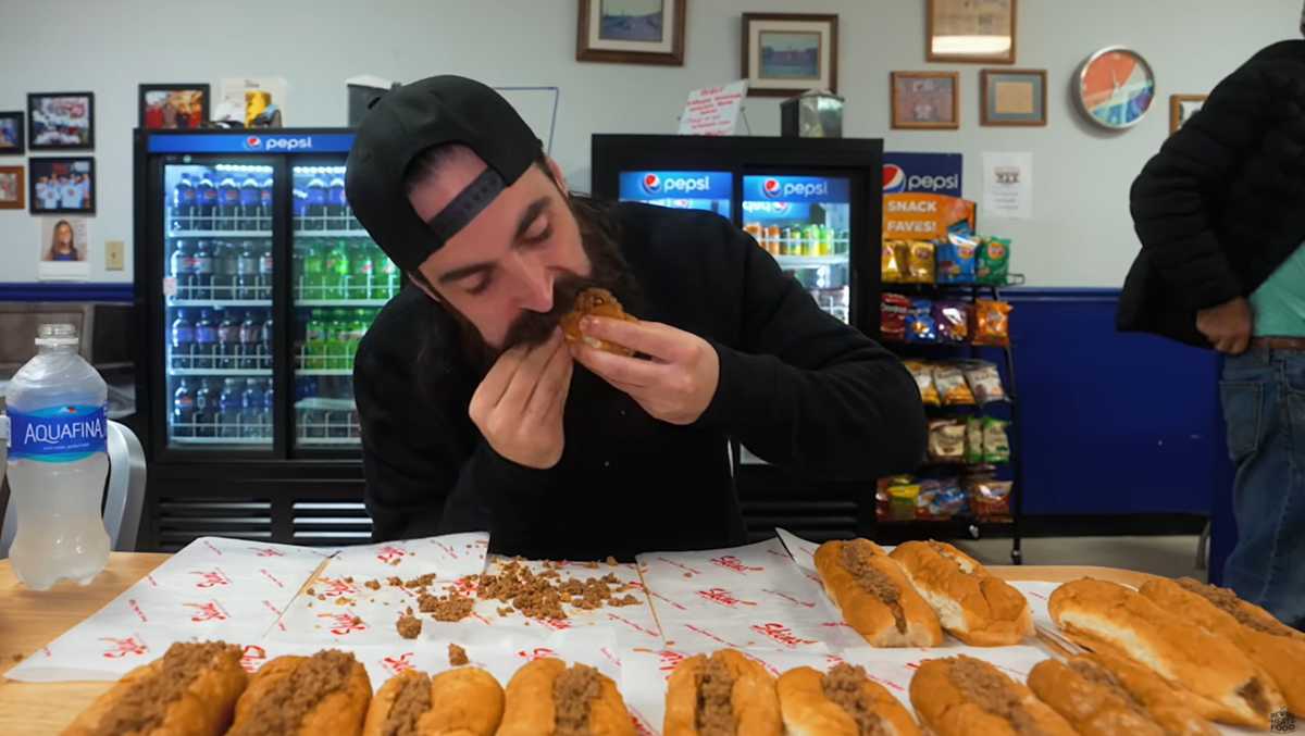 South Carolina: Competitive eater smashes 's hot dog eating record