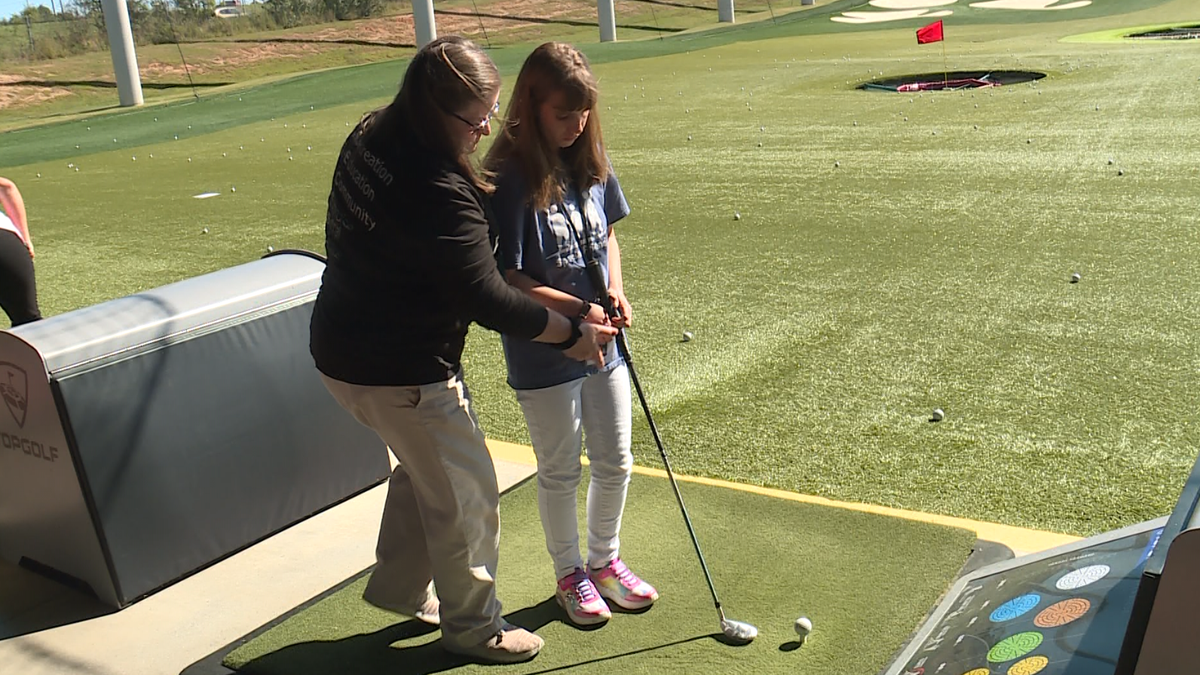 Golf nonprofit tees up fun for golfers with disabilities