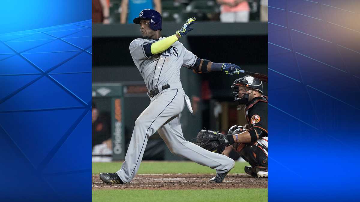Rays trade Adeiny Hechavarria to Pirates for minor league pitcher
