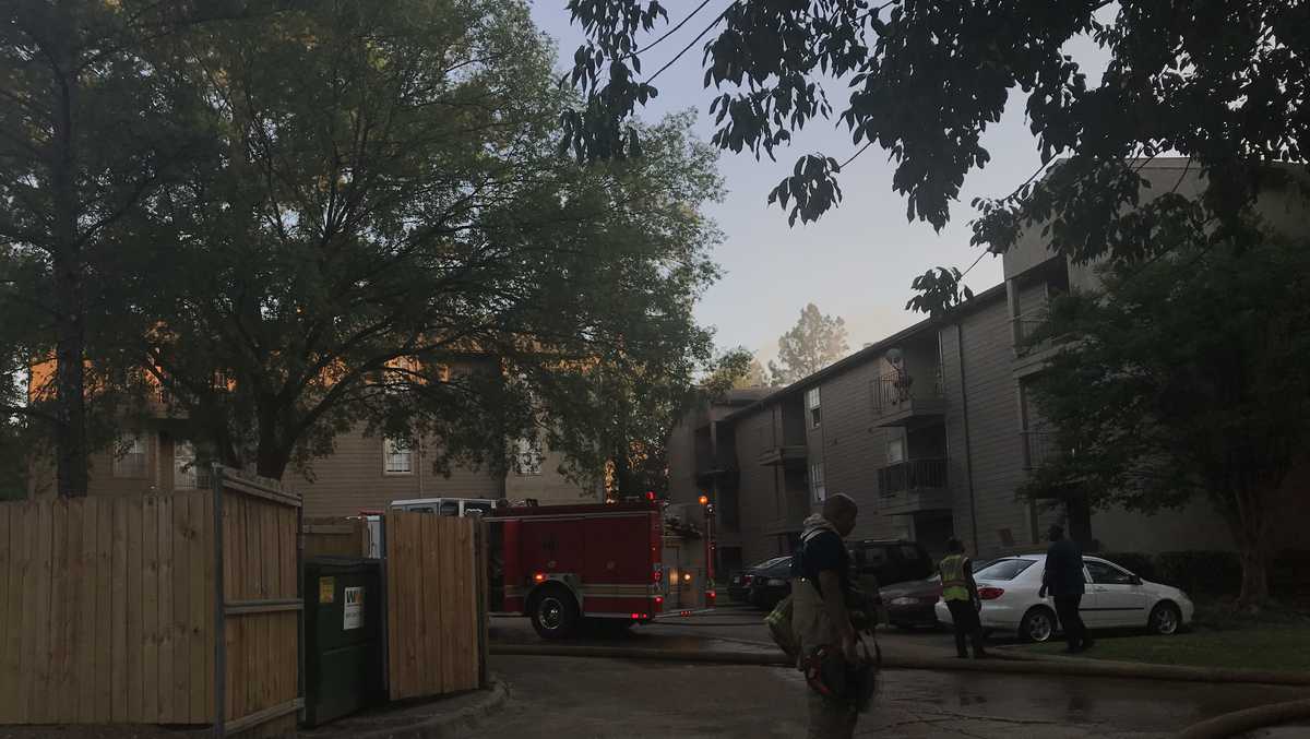 Jackson firefighters respond to apartment fire