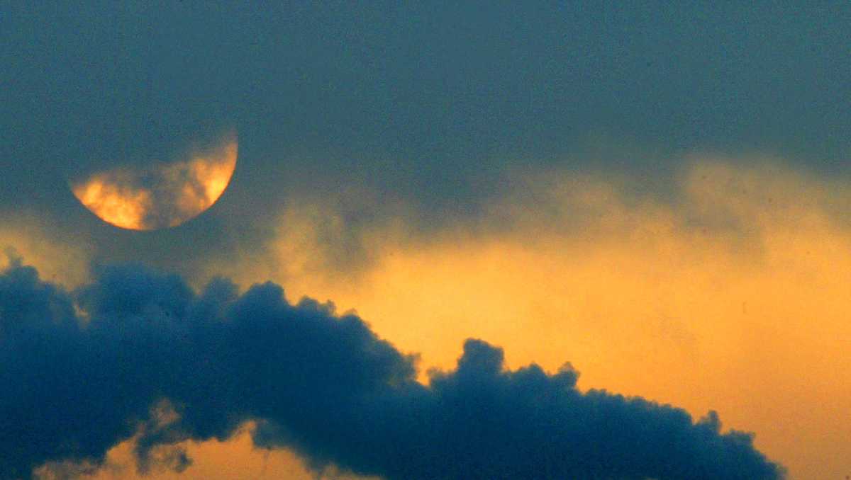 Polluted environments kill 1.7 million children every year, WHO reports