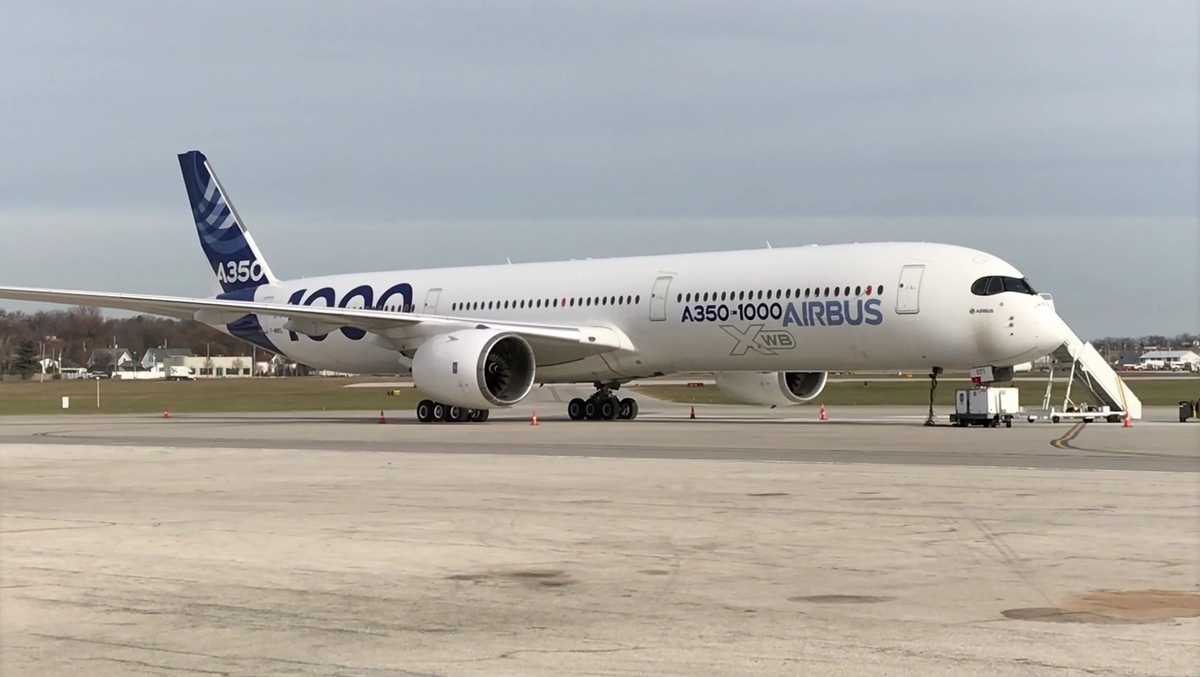 Airbus A350-1000 in Milwaukee for cold weather testing