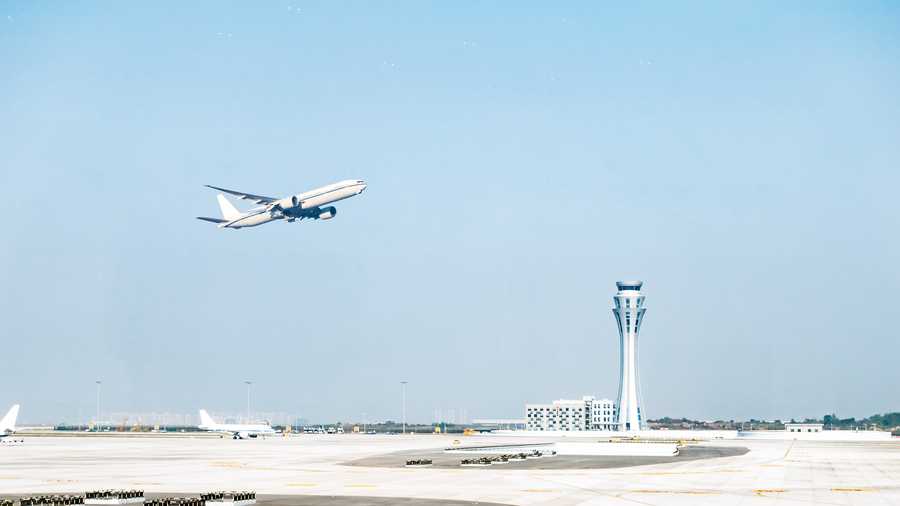 Man arrested for chasing after plane at Ireland Airport