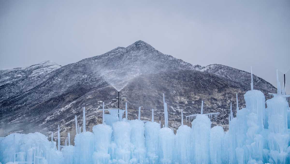 Popular ice castles open for visitors