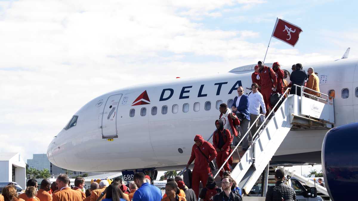 PHOTOS: Alabama lands in Miami ahead of Orange Bowl