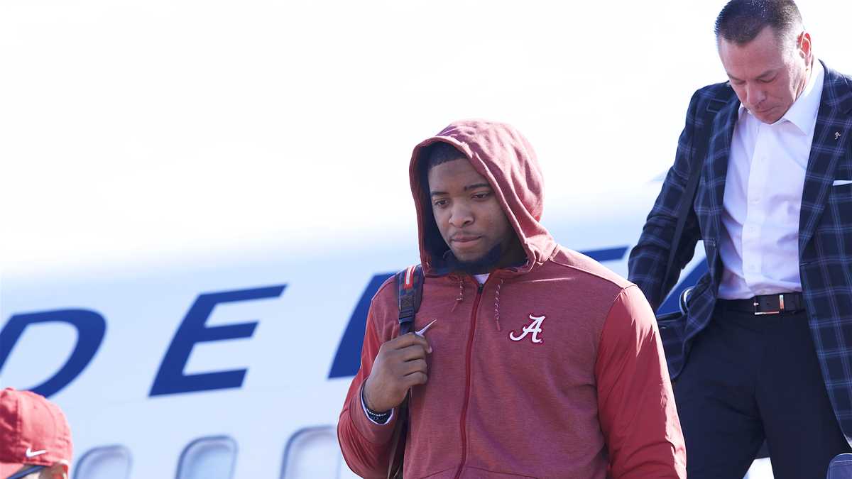 PHOTOS: Alabama lands in Miami ahead of Orange Bowl