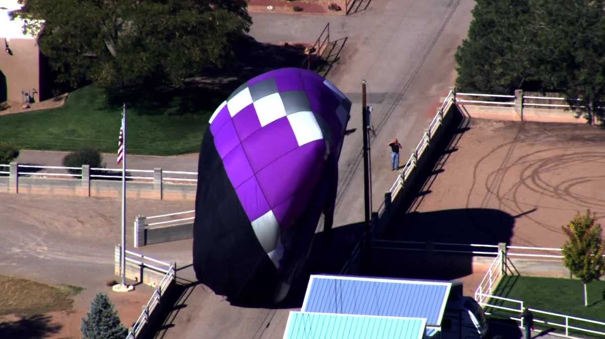 Balloon hits power line in Albuquerque