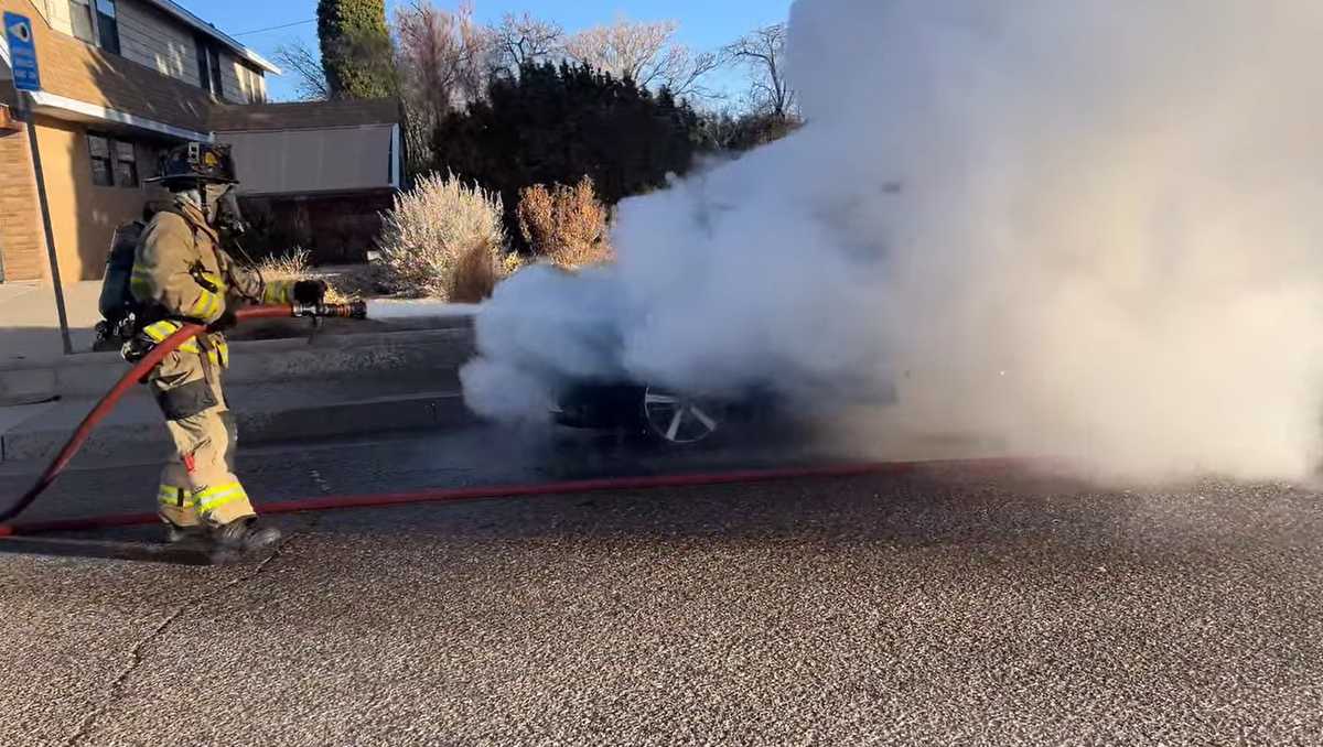 No one hurt after vehicle fire in Albuquerque