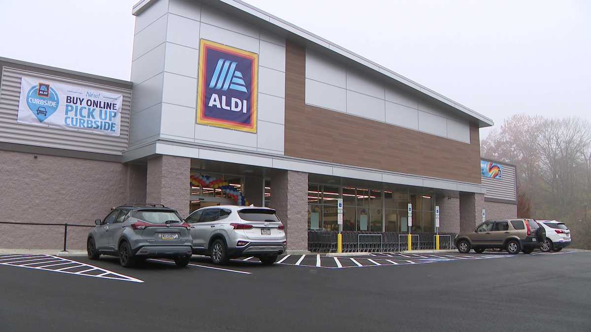 New Aldi opens in Pittsburgh's Banksville neighborhood