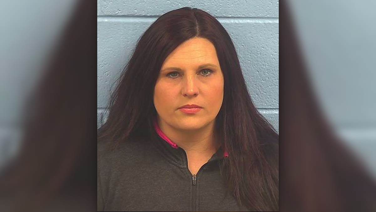 Teasha Davis turns herself into Etowah County Sheriff's Office for ...