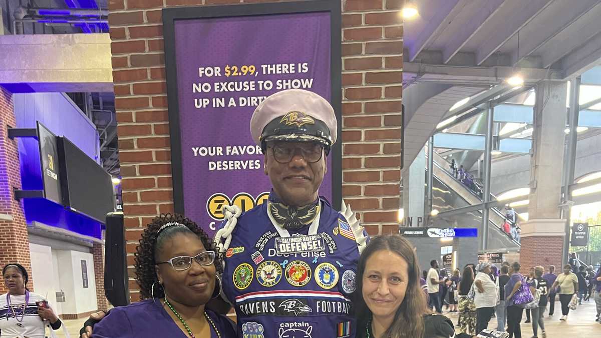 Ravens Flock remembers Captain Dee-Fense | Fan photos