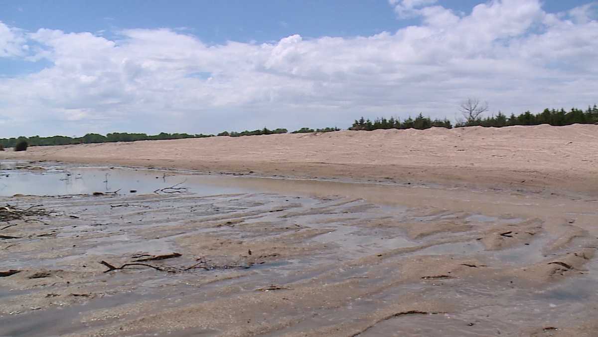 Dike district won't take down temporary levee, wants original one ...