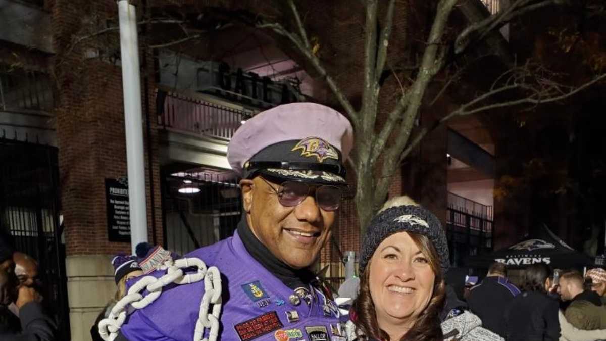 Ravens Flock remembers Captain Dee-Fense | Fan photos