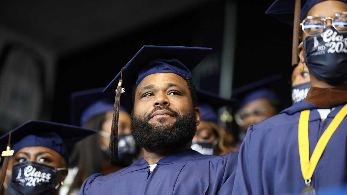 Actor Anthony Anderson celebrates graduation from Howard University