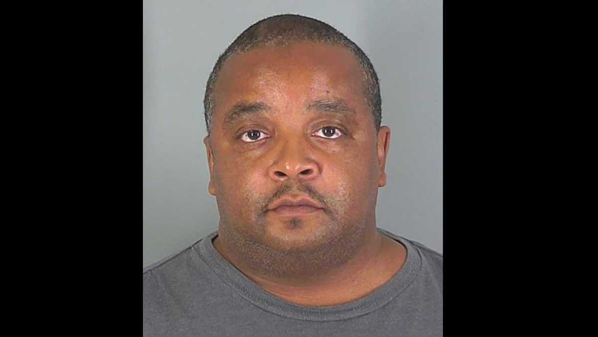 Man threatens to shoot employees during Greer restaurant robbery ...