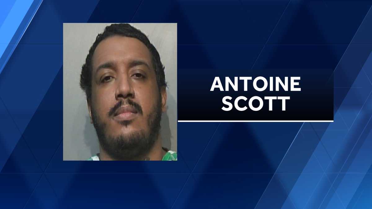 Police say West Des Moines man locked child in bedroom in filthy conditions